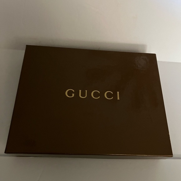Gucci | Other | Authentic Gucci Gift Box Empty Pouch Size Box And Lid ...